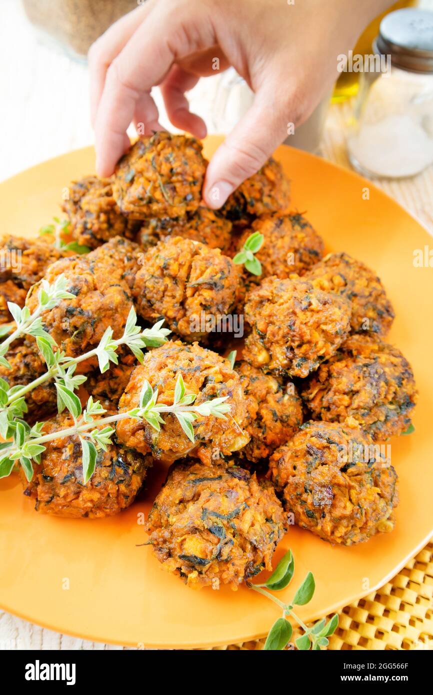 Photographic representation of a dish of Falafel prepared with carrots ...