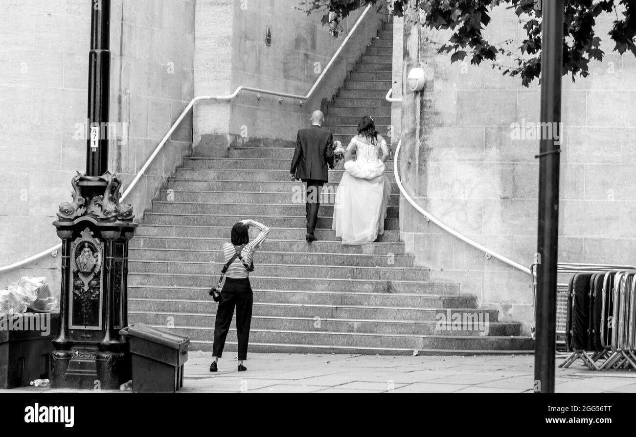 Bride and Groom wedding photos on the steps of Waterloo Bridge, London ...