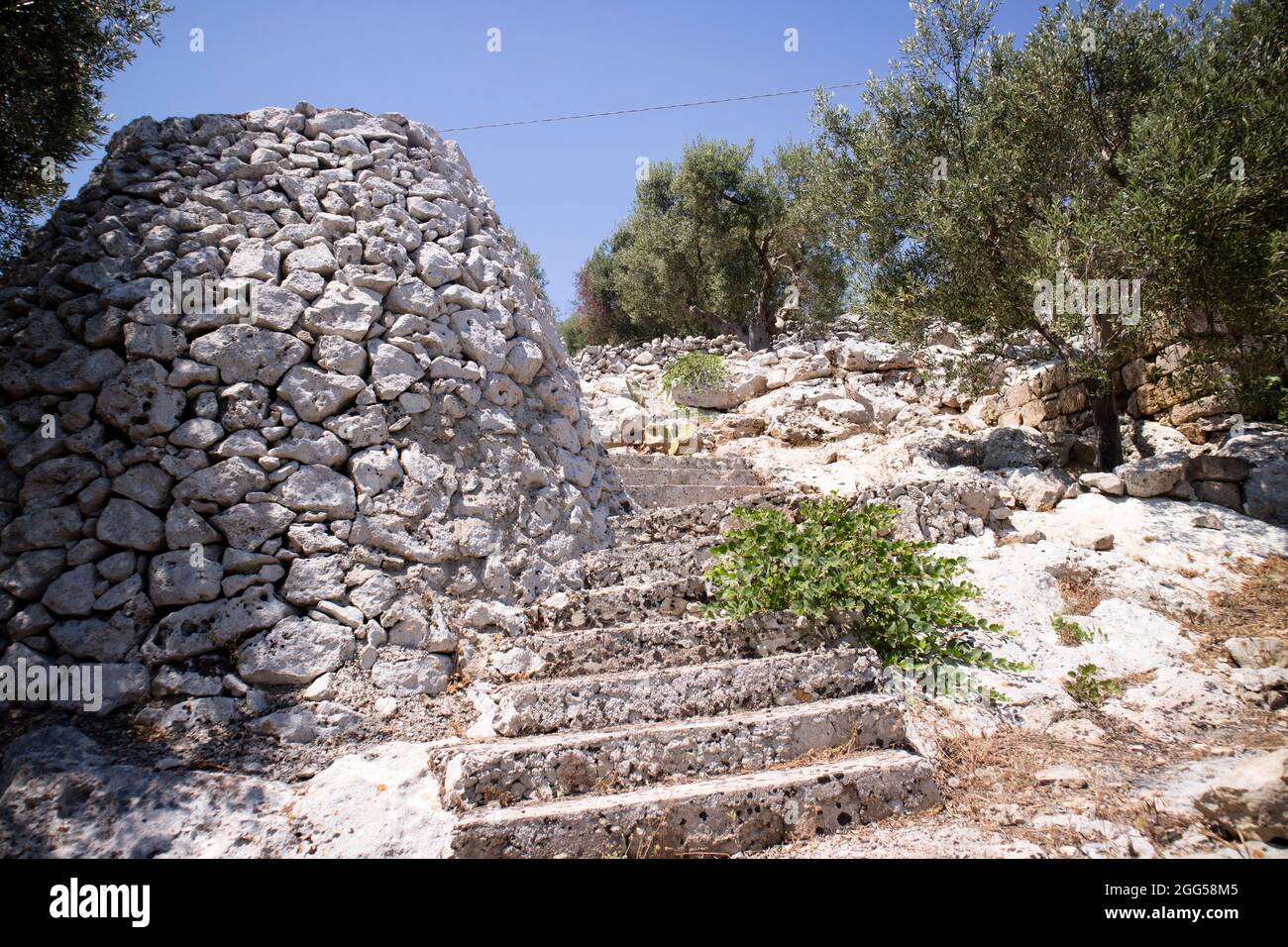 The Pajare, typical stone building for animal shelter, in Salento ...