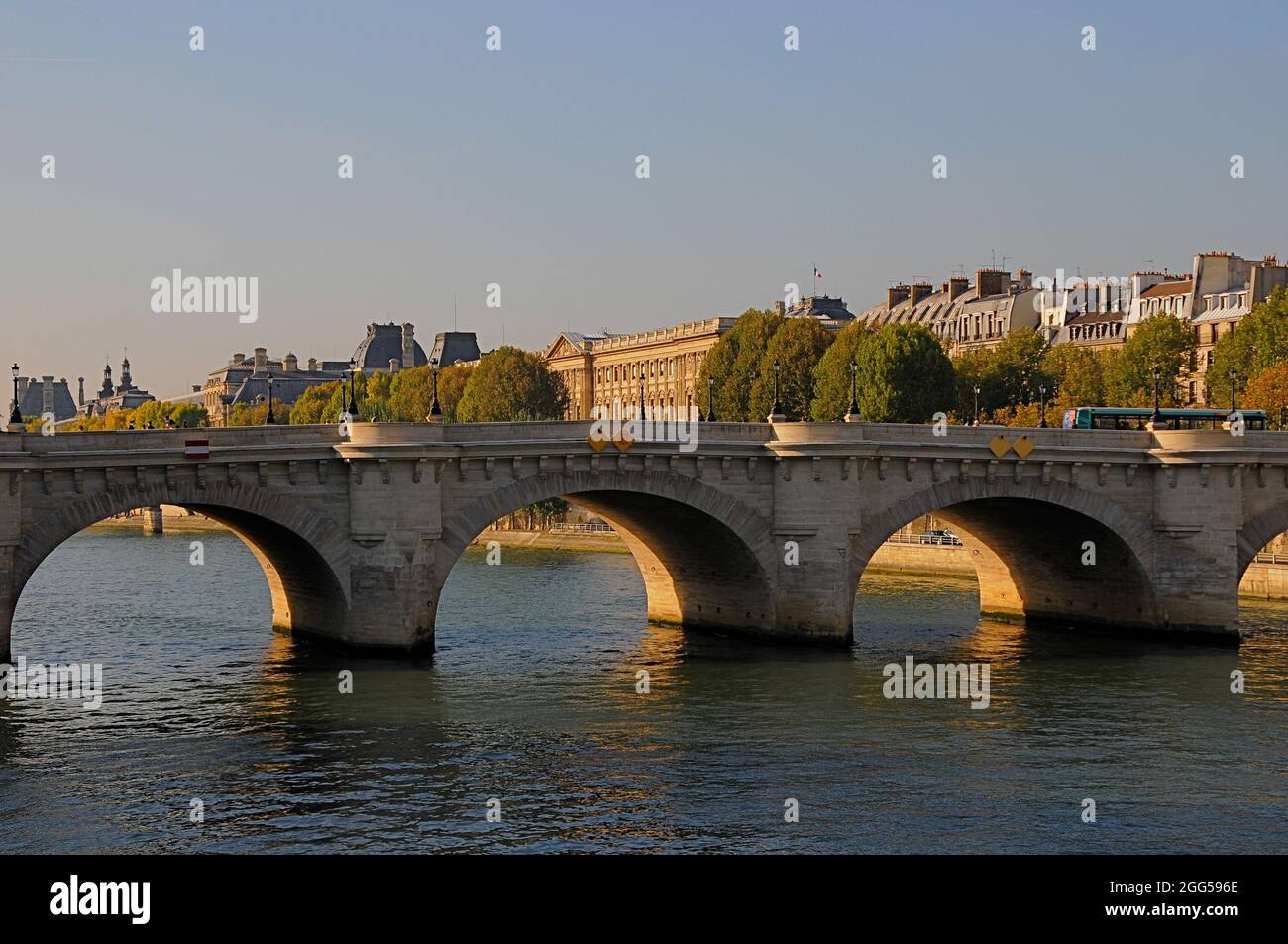 FRANCE. PARIS (75) 1E ARR. PONT NEUF. VIEW TOWRDS THE EAST AND THE ...