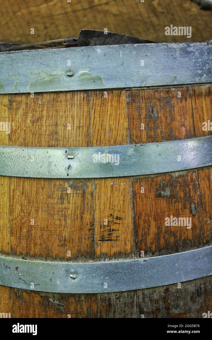 An old wooden barrel Stock Photo - Alamy