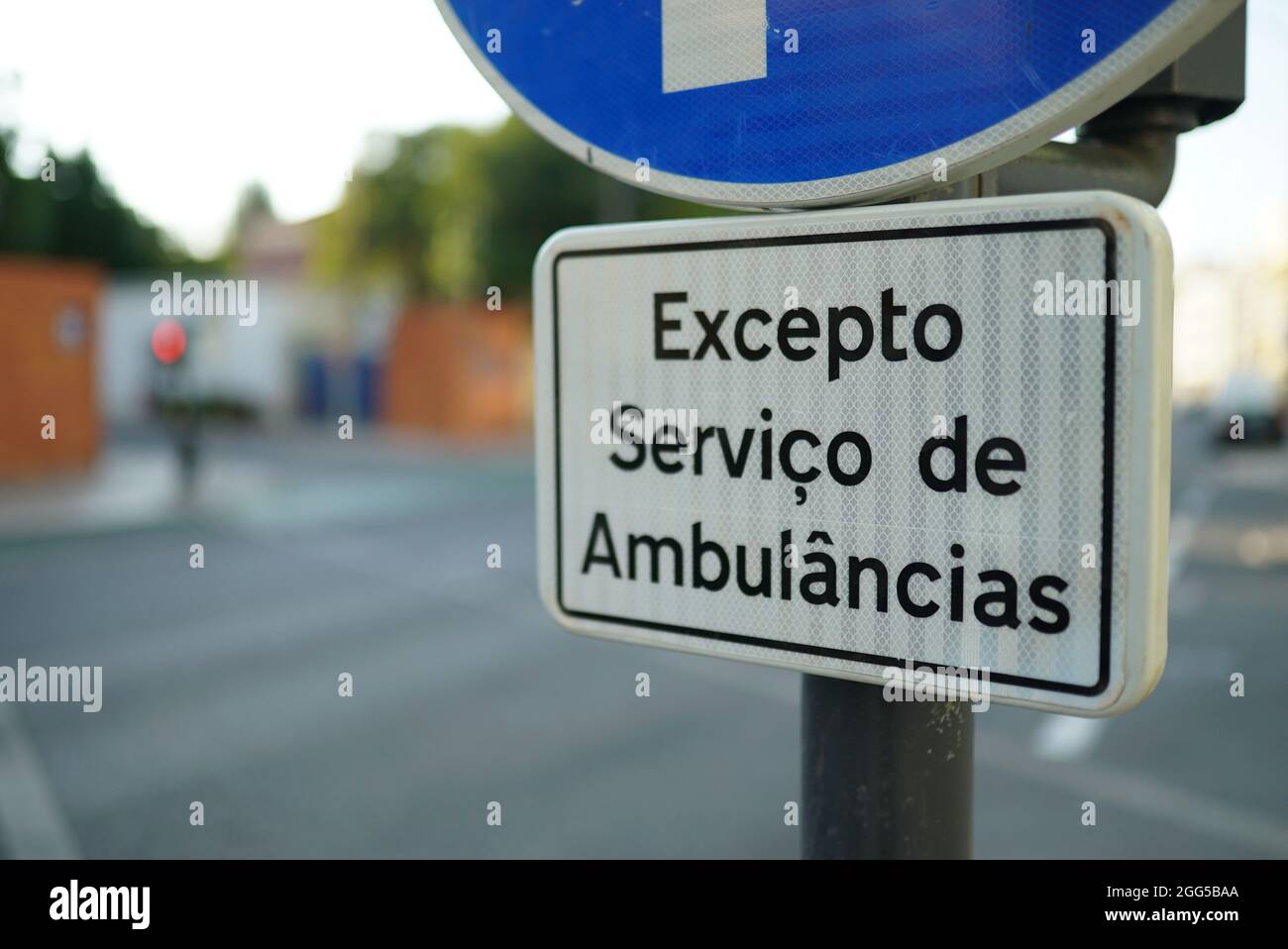 Ambulance only sign hi-res stock photography and images - Alamy