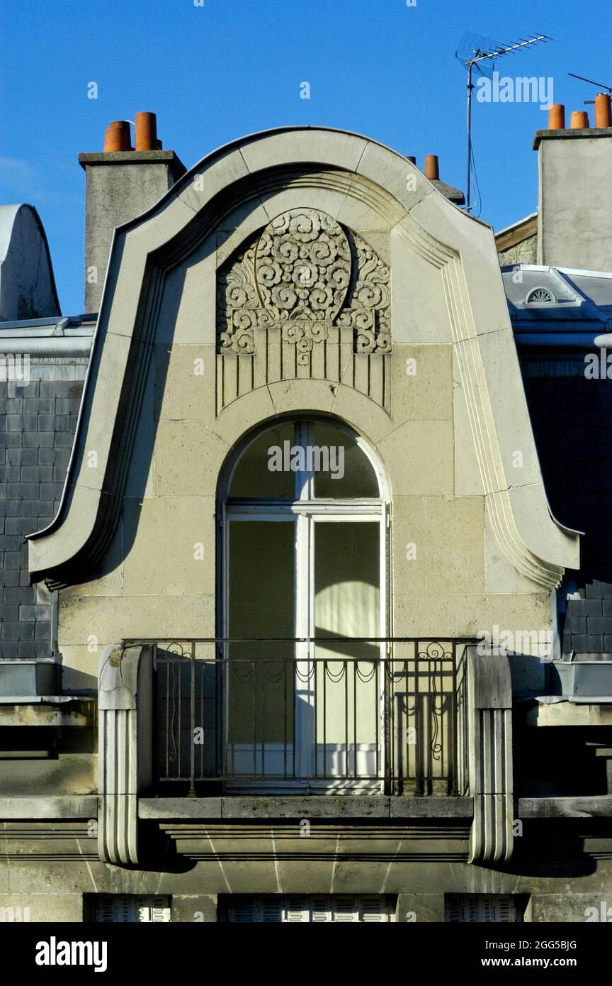 FRANCE. MARNE (51) REIMS. ART DECO BUILDING LOCATED 2-6 PLACE D'ERLON ...
