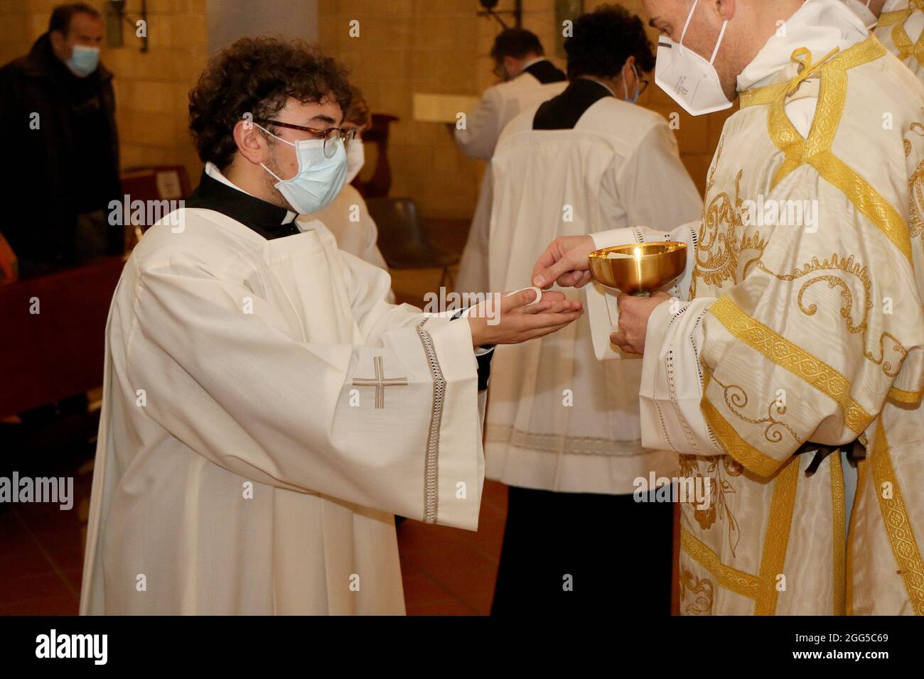 Catholic Communion Priest High Resolution Stock Photography and Images ...