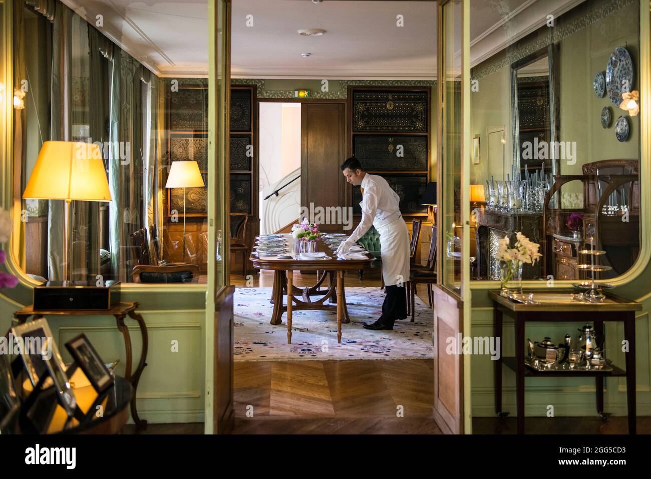 Bernard arnault house hi-res stock photography and images - Alamy