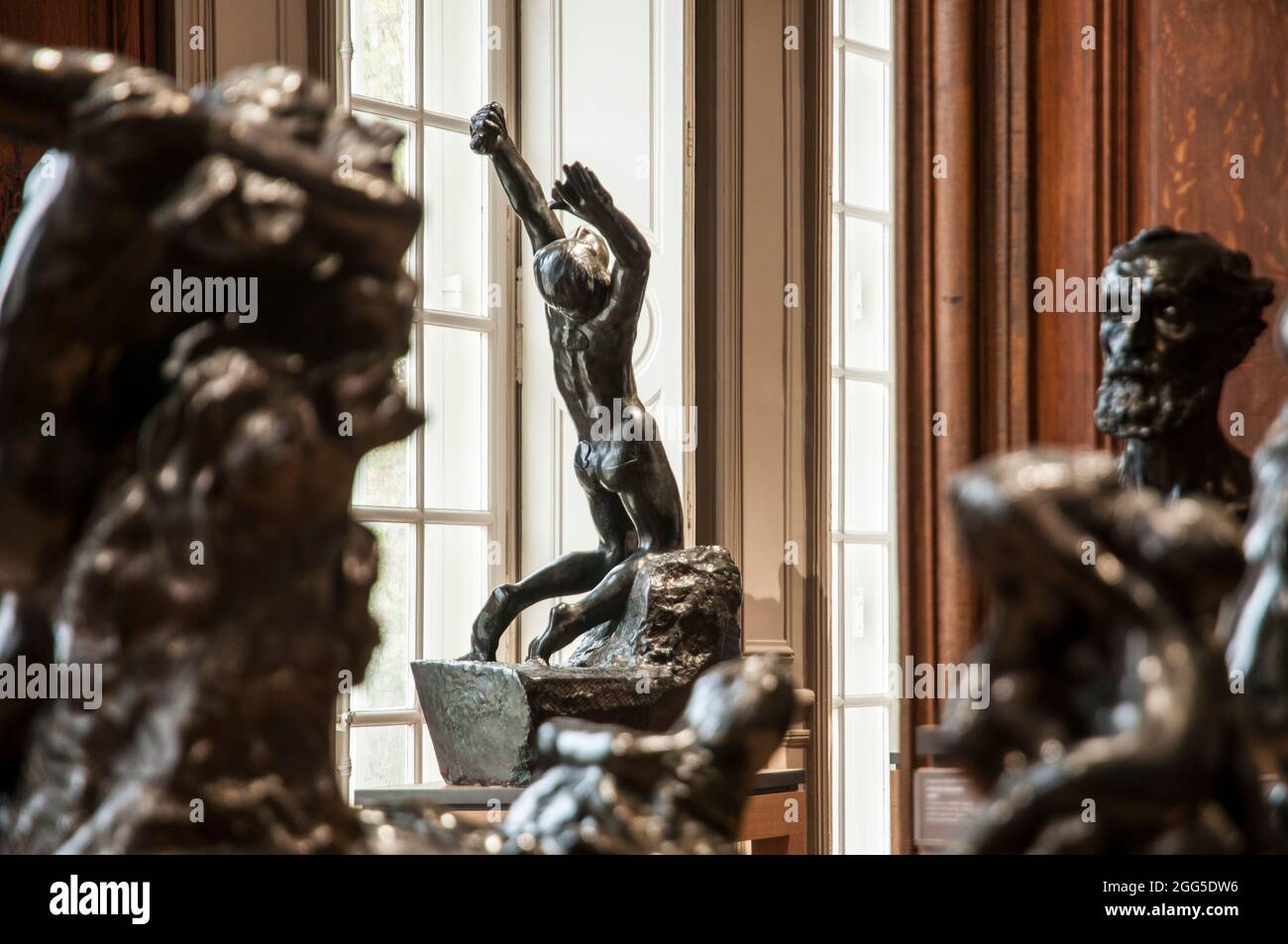 FRANCE. PARIS (7TH DISTRICT). RODIN MUSEUM. IN THE BACKGROUND: " THE ...