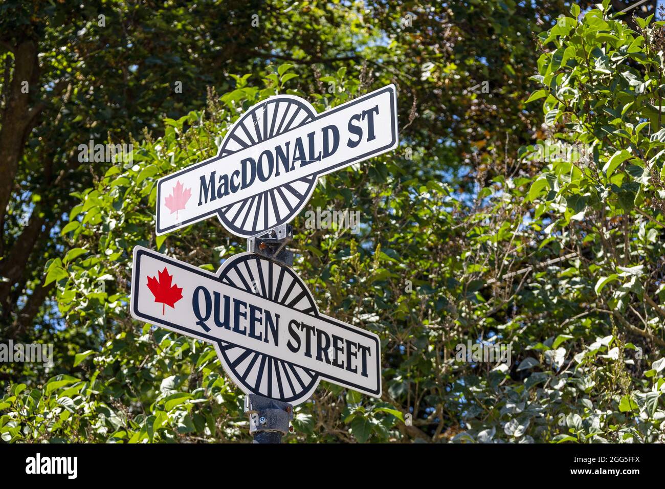 Canada street signs hi-res stock photography and images - Alamy