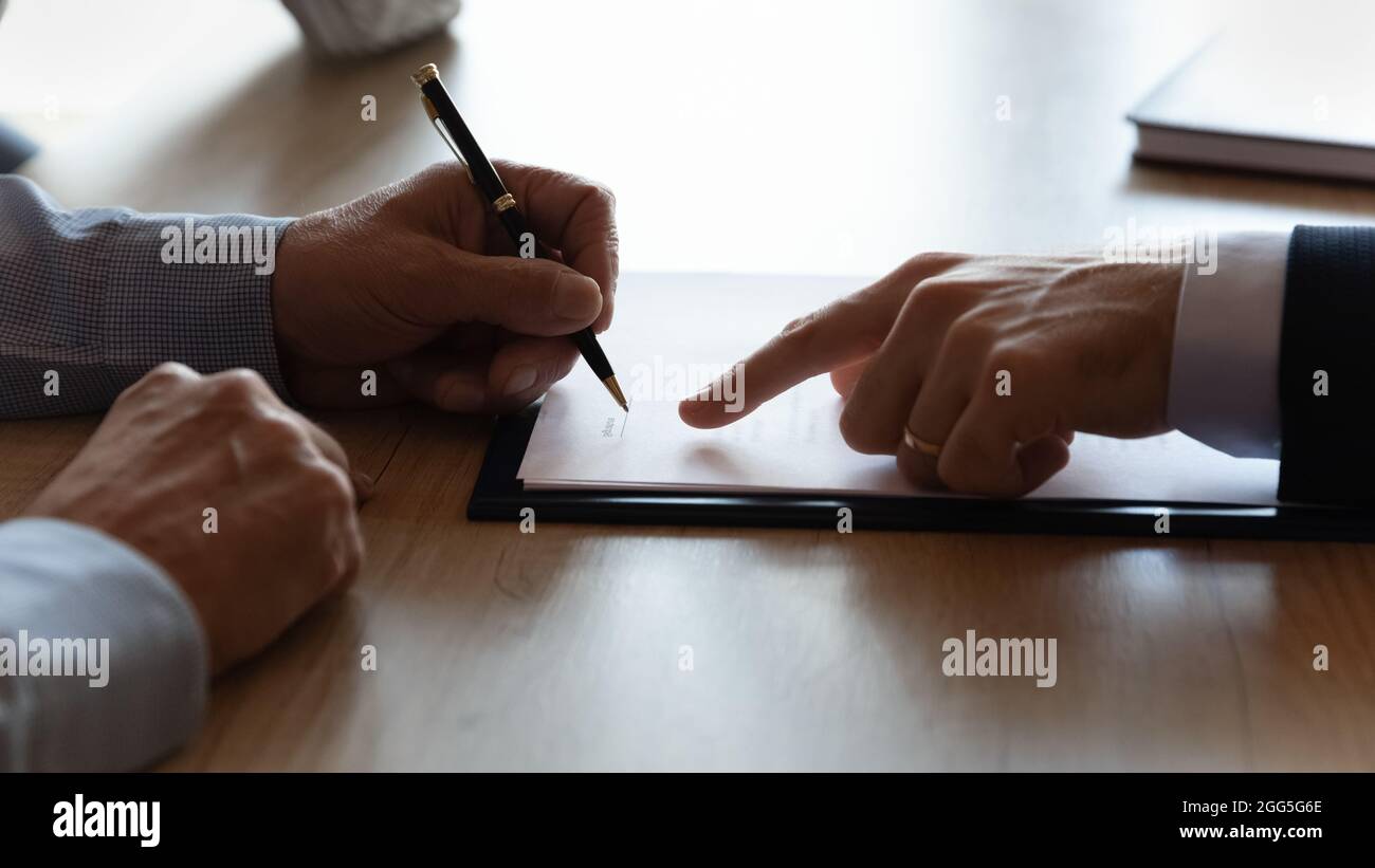 Old pen signing close hi-res stock photography and images - Alamy