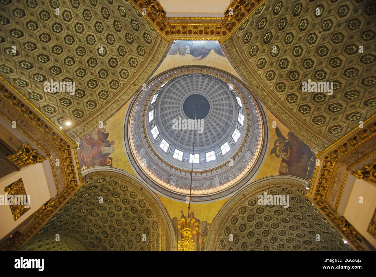 Cathedral dome ceiling hi-res stock photography and images - Alamy