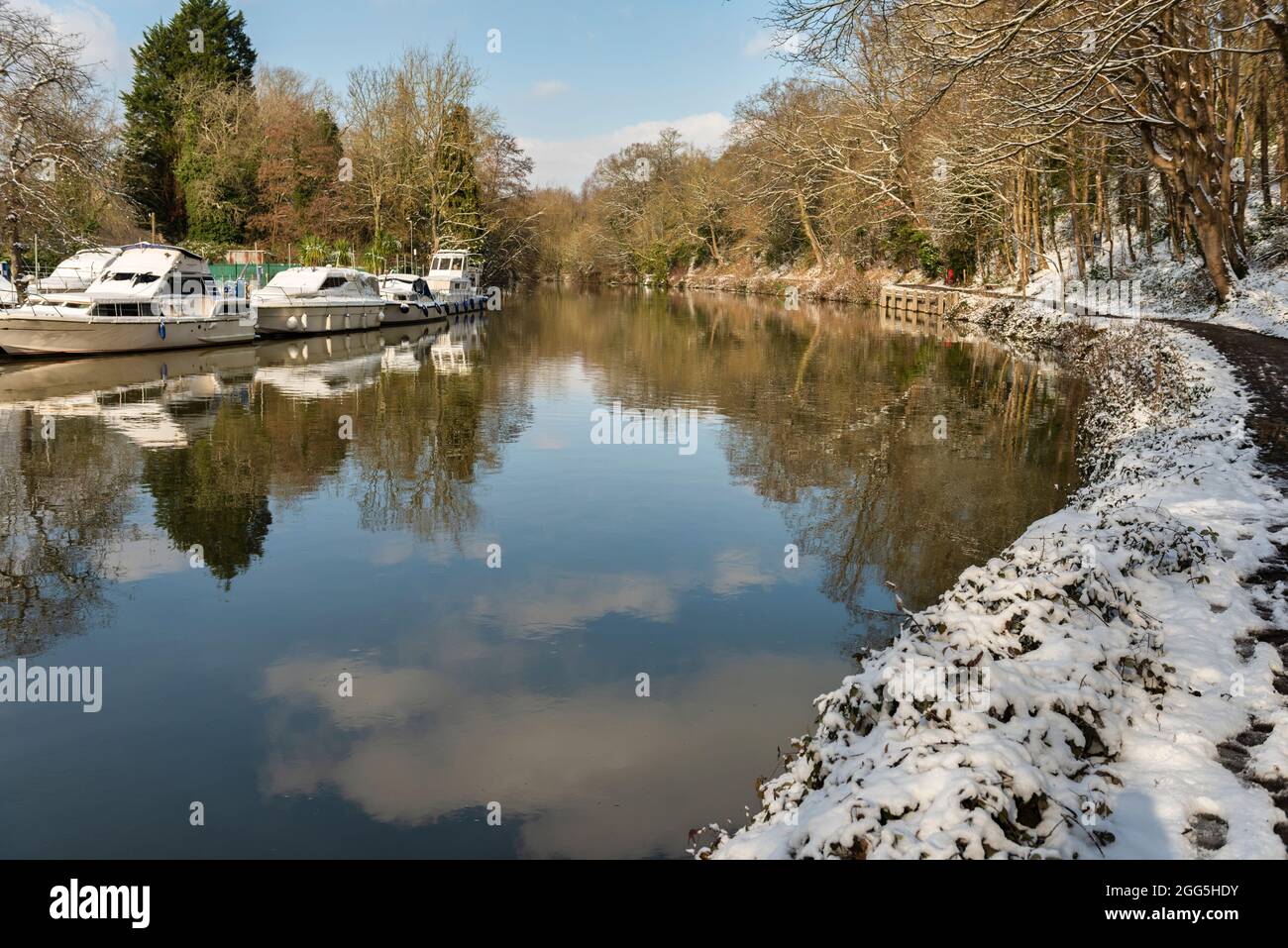 Maidstone kent england river boat hi-res stock photography and images ...