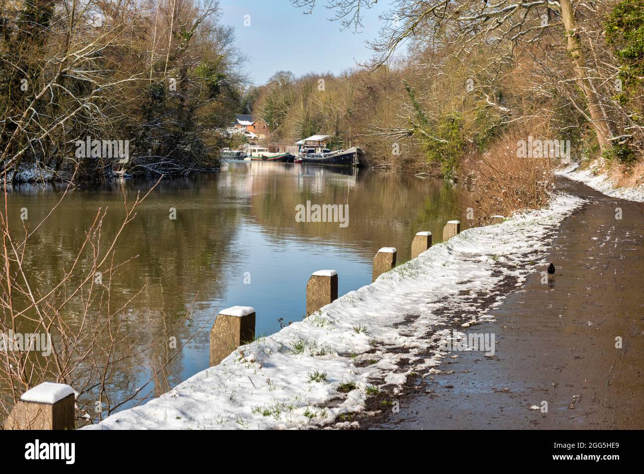 Maidstone kent england river boat hi-res stock photography and images ...