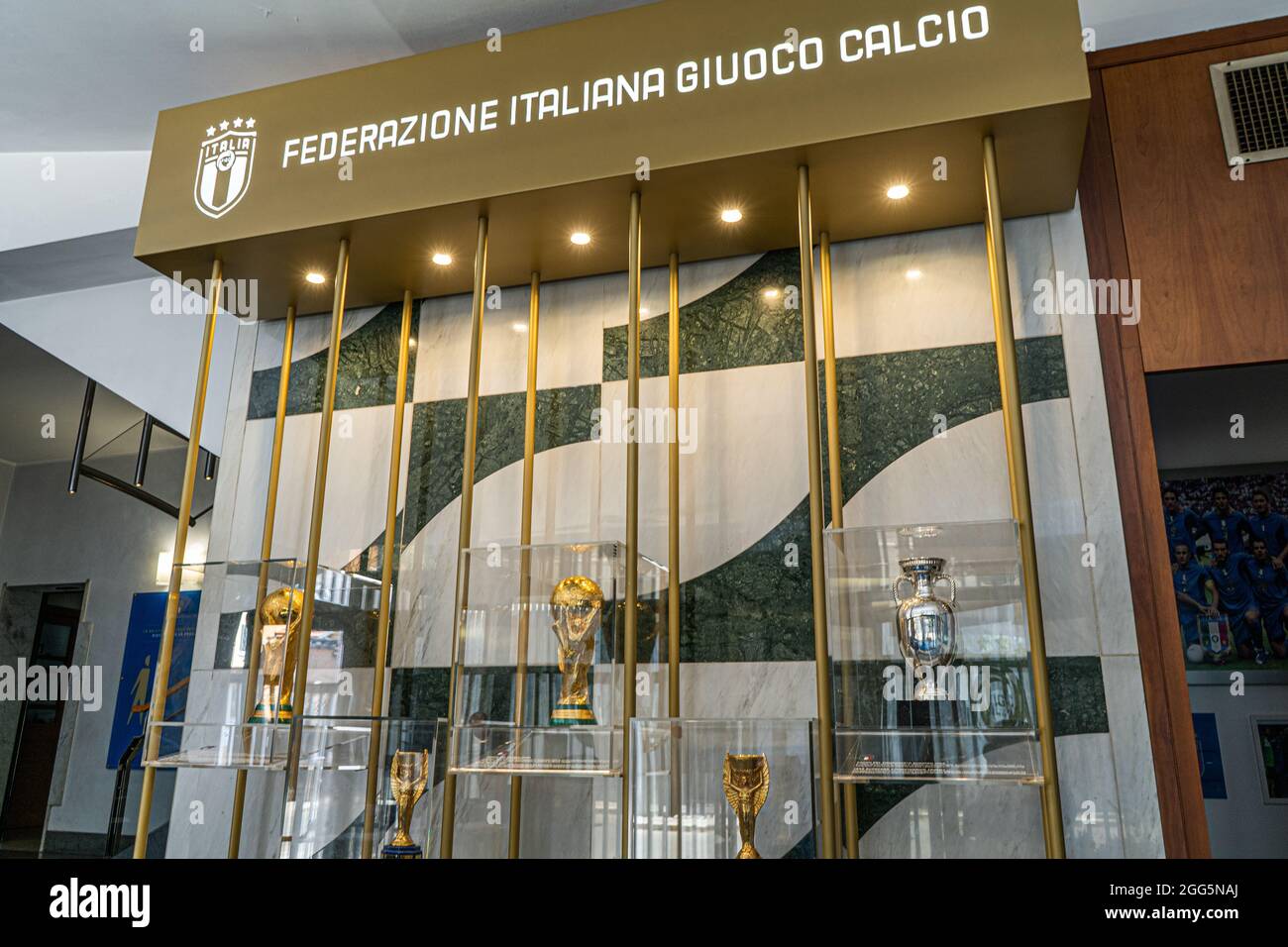 Italy 1982 world cup trophy hi-res stock photography and images - Alamy