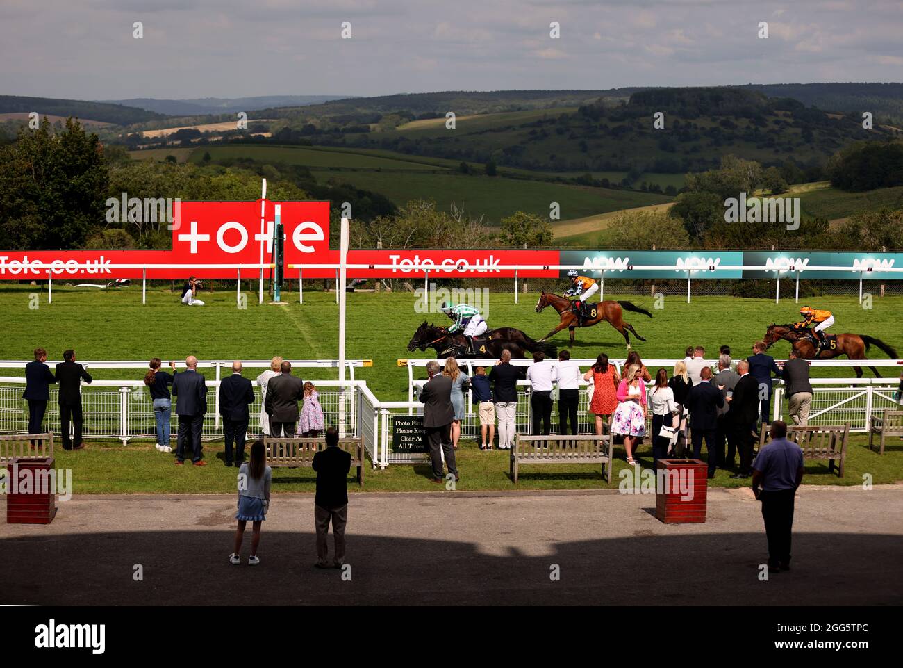 Racecourse tv rights hi-res stock photography and images - Alamy