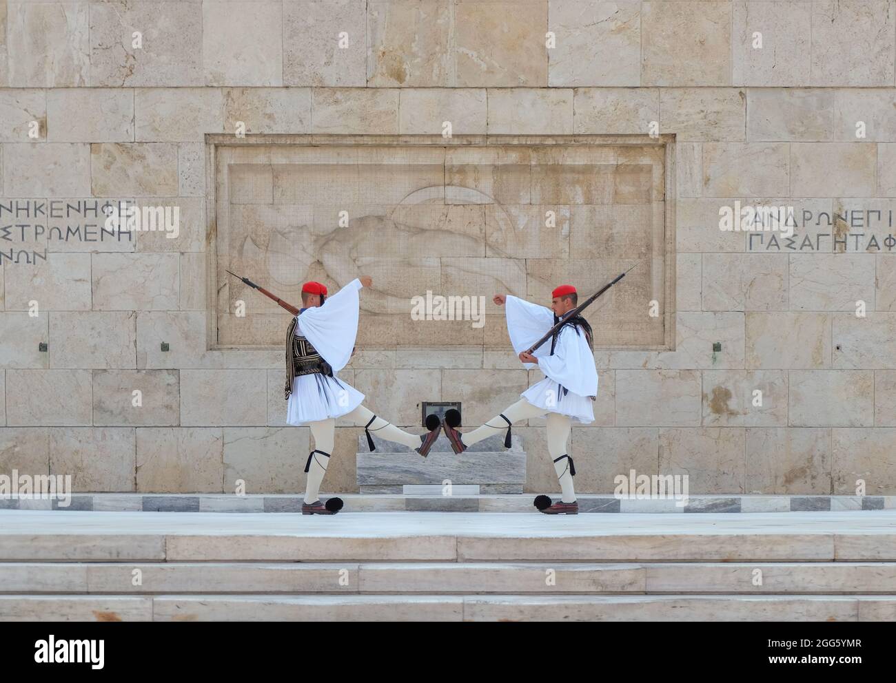 Athens soldier guard war hi-res stock photography and images - Alamy