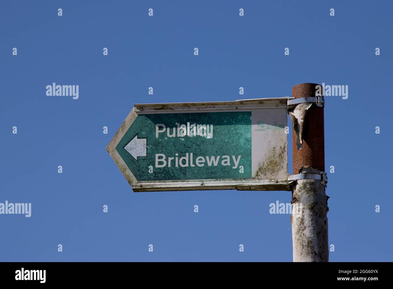 Blue bridleway sign hi-res stock photography and images - Alamy