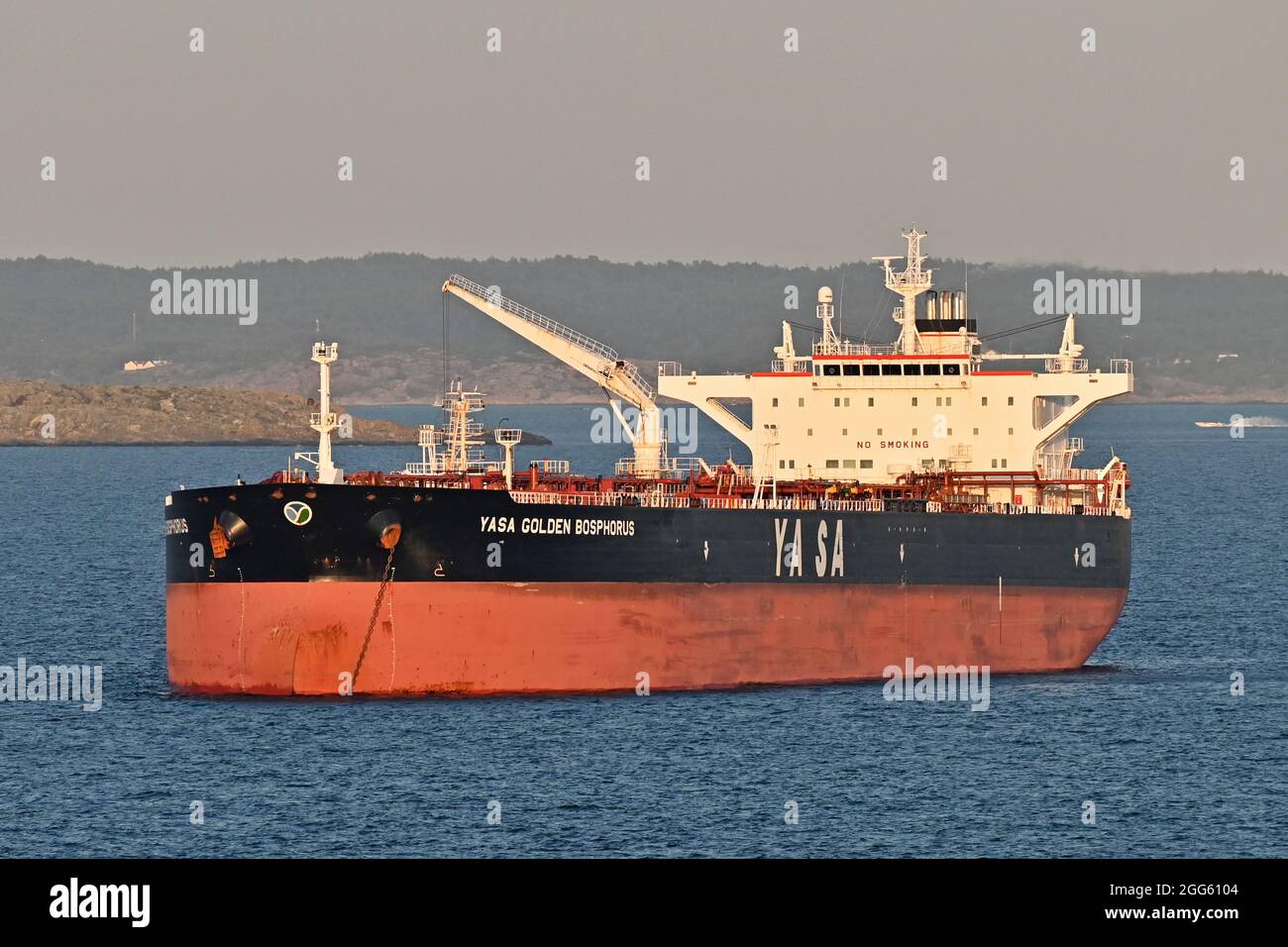 Crude Oil Tanker YASA GOLDEN BOSPHORUS at anchor off Gothenburg Stock ...