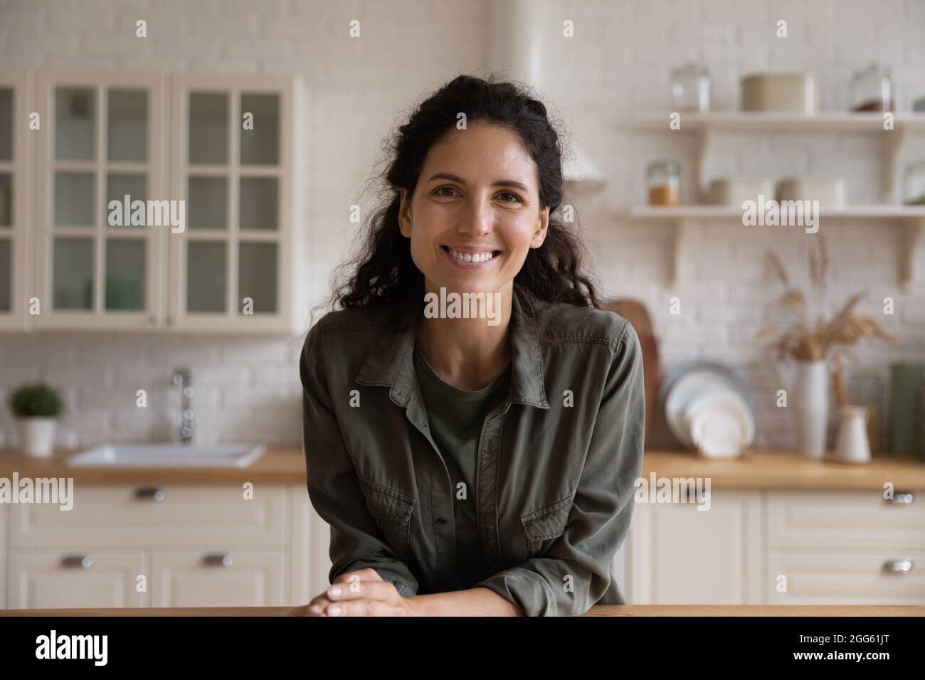 Portrait of smiling beautiful millennial hispanic woman Stock Photo - Alamy
