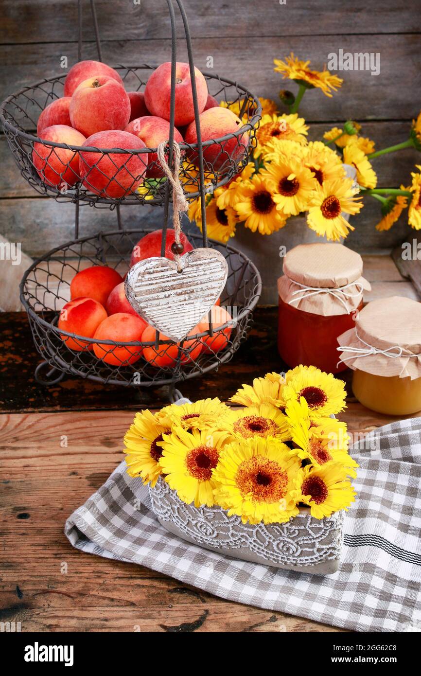 Florist at work: How to make simple floral arrangement with sunflowers ...