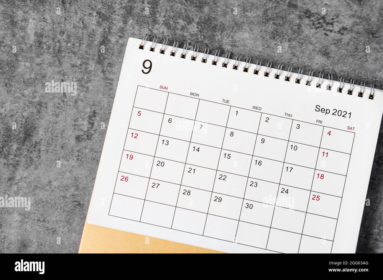 September 2021 calendar desk hi-res stock photography and images - Alamy