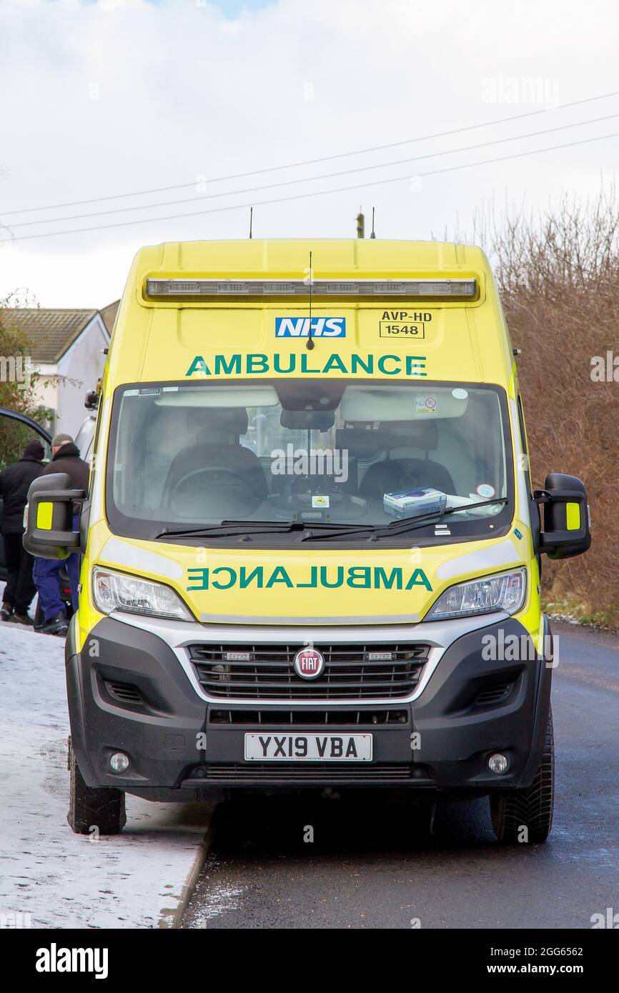 Paramedic ambulance rapid response hi-res stock photography and images ...
