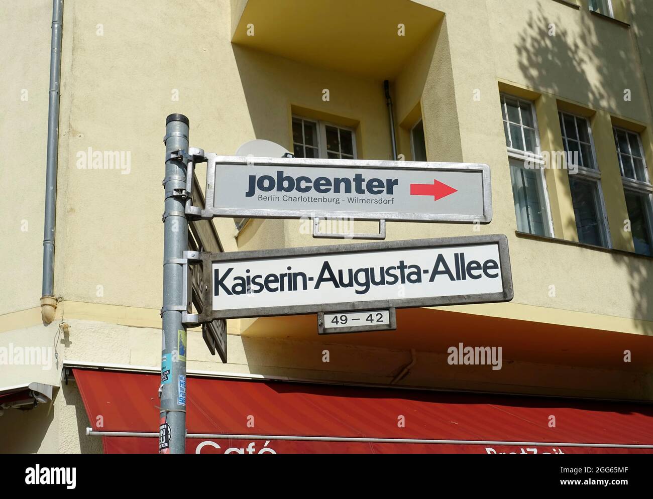 Direction sign, Jobcenter, Berlin Stock Photo - Alamy