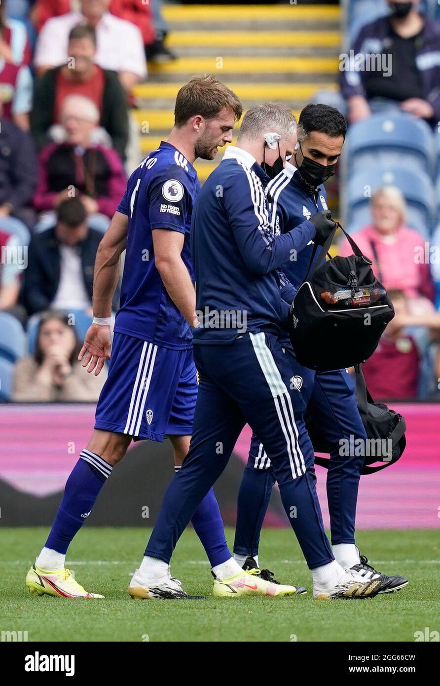 English league medical staff hi-res stock photography and images - Alamy