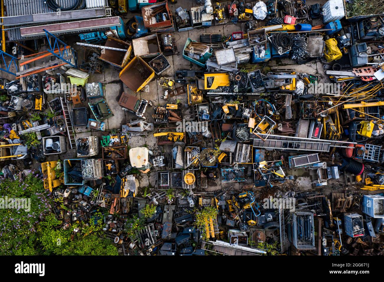 Junkyard aerial view hi-res stock photography and images - Alamy