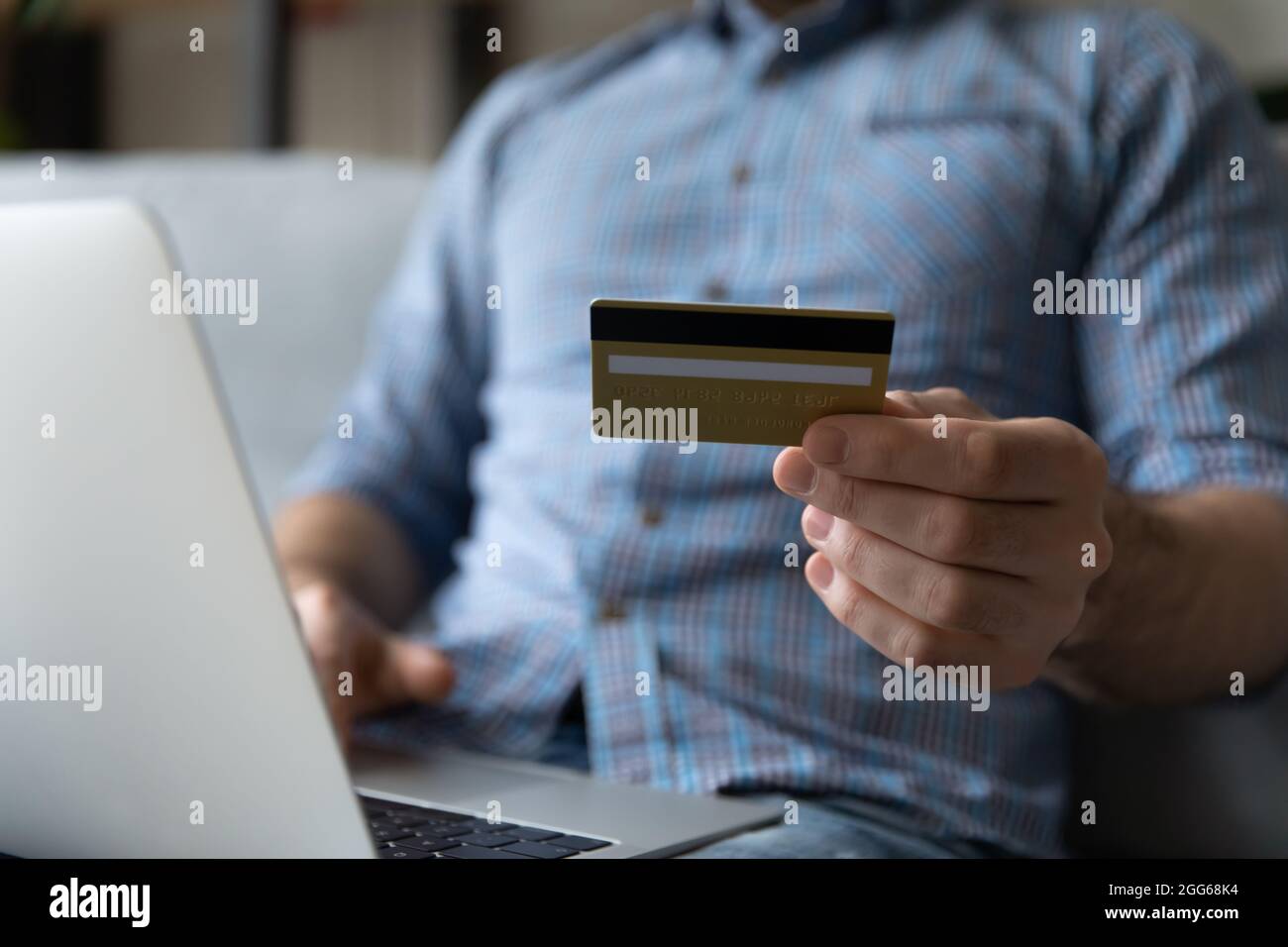 Customer using credit card pay hi-res stock photography and images - Alamy