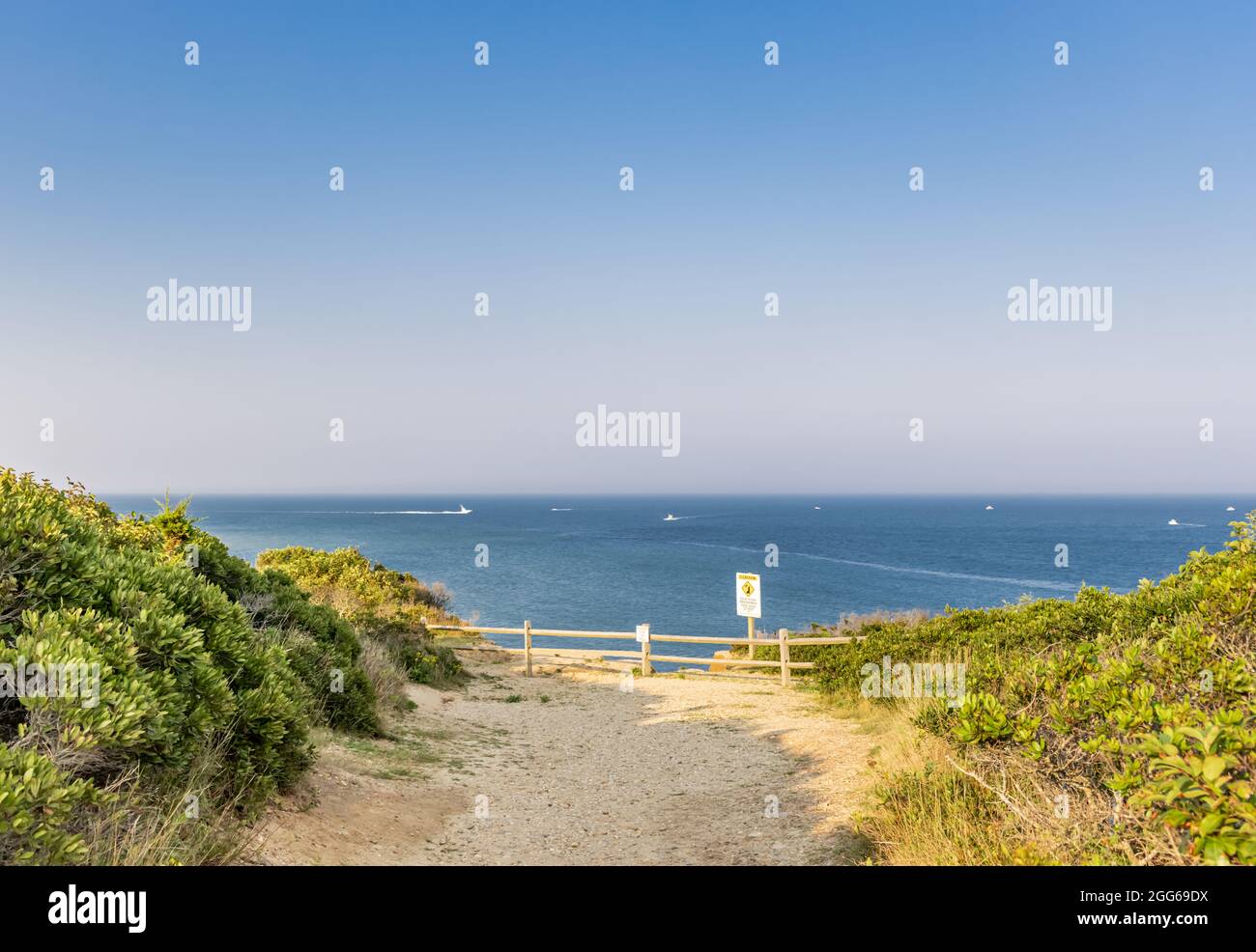 Trail in Camp Hero overlooking the ocean Stock Photo - Alamy