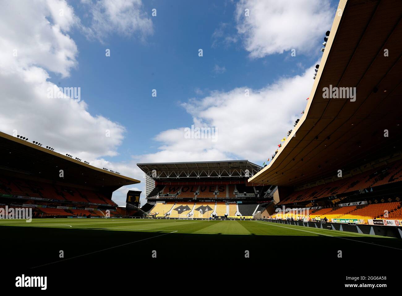 Molineux ground wolverhampton hi-res stock photography and images - Alamy