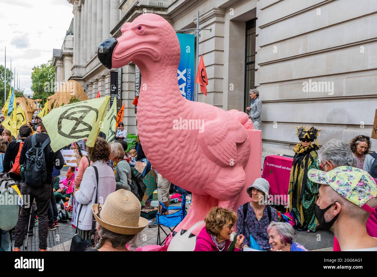 London, UK. 29th Aug, 2021. A giant pink dodo arrives to represent ...
