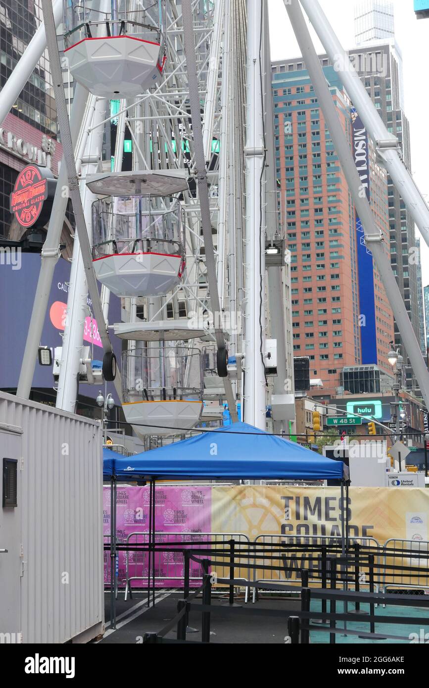 Times Square Ferris wheel Stock Photo - Alamy