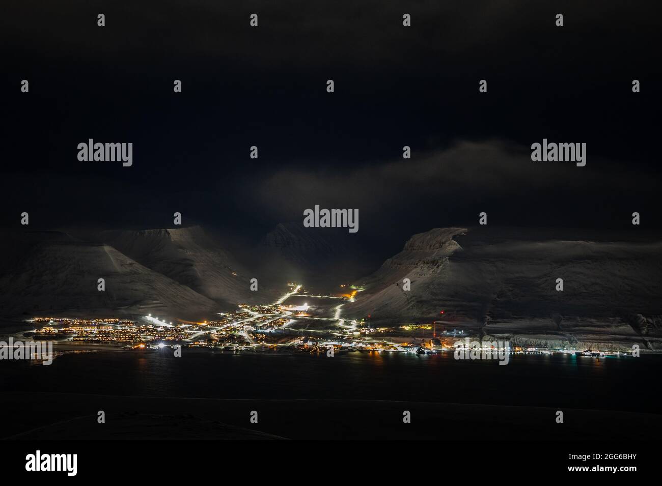Norway svalbard spitzbergen longyearbyen hi-res stock photography and ...