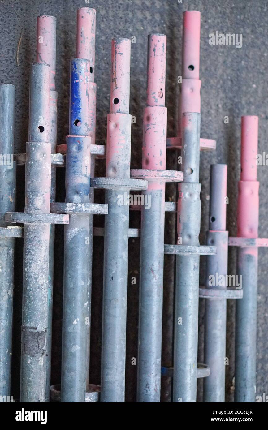 Scaffolding structure pipes at construction site Stock Photo - Alamy
