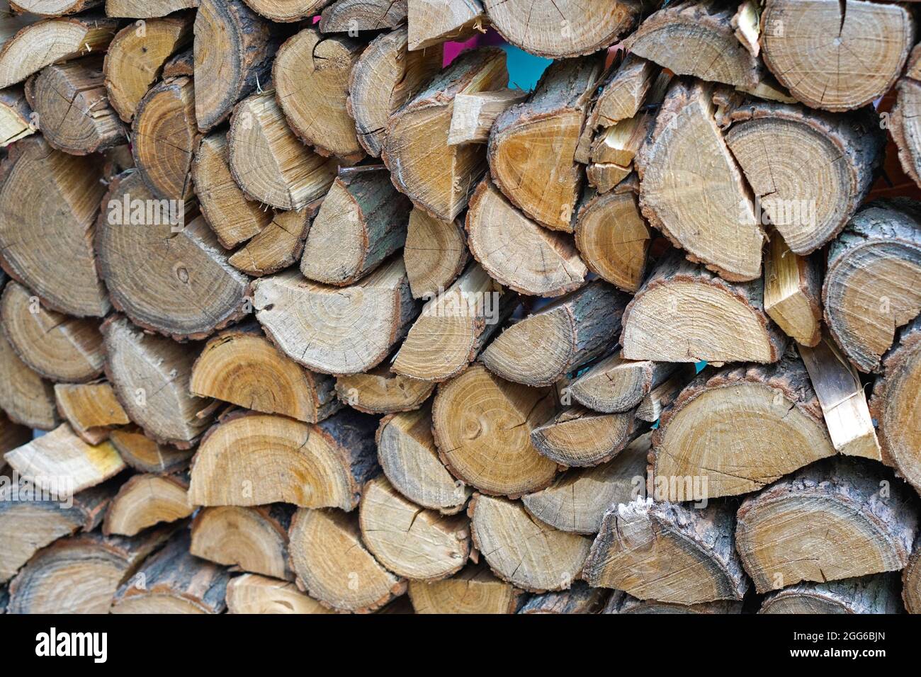 Split wood hi-res stock photography and images - Alamy