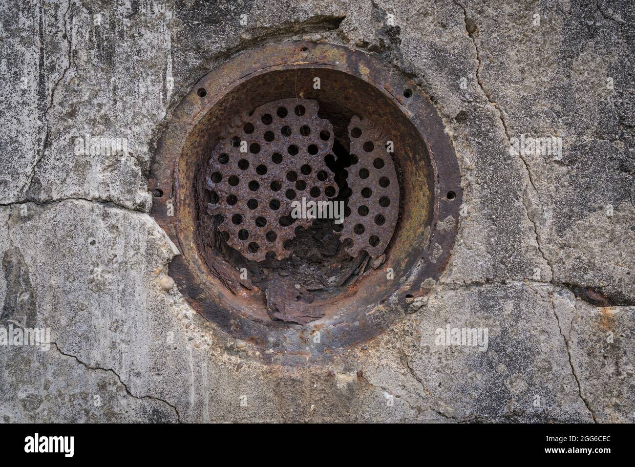 Historic submarine bunker building in Lorient Stock Photo - Alamy