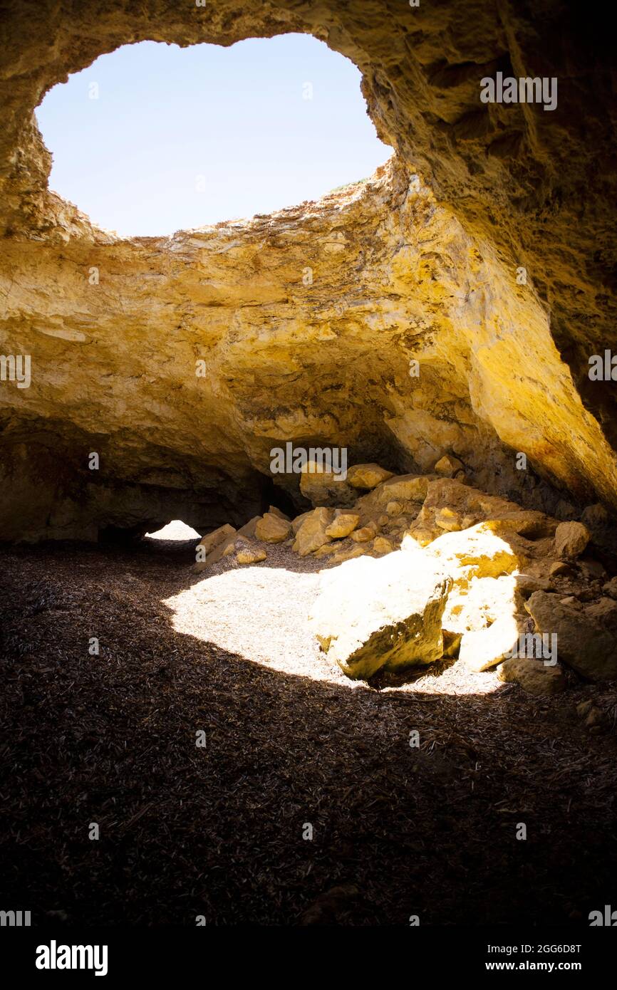 Small cave opening hi-res stock photography and images - Alamy
