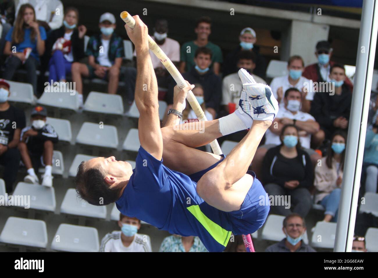 France pole vault hi-res stock photography and images - Alamy