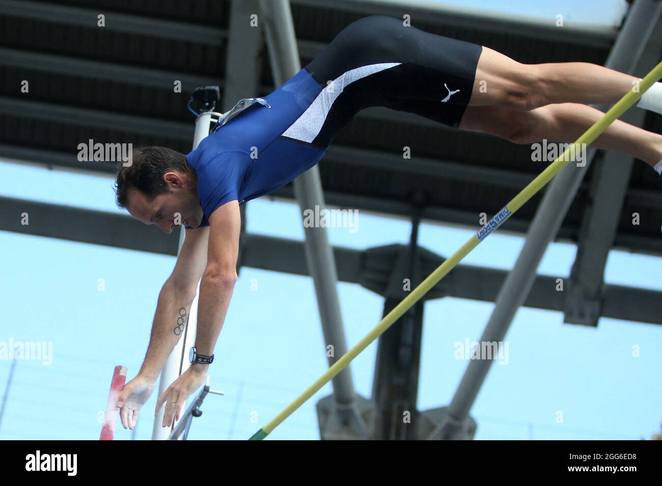 France pole vault hi-res stock photography and images - Alamy