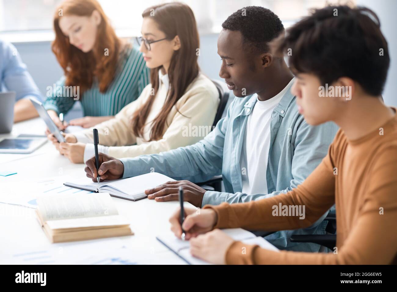 Diverse student college classroom hi-res stock photography and images ...