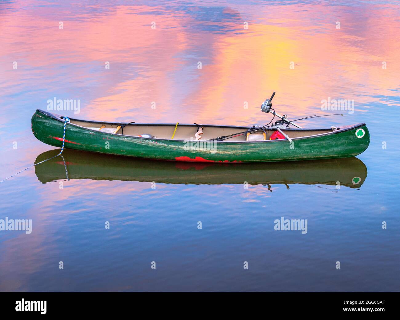 Painted canoe hi-res stock photography and images - Alamy