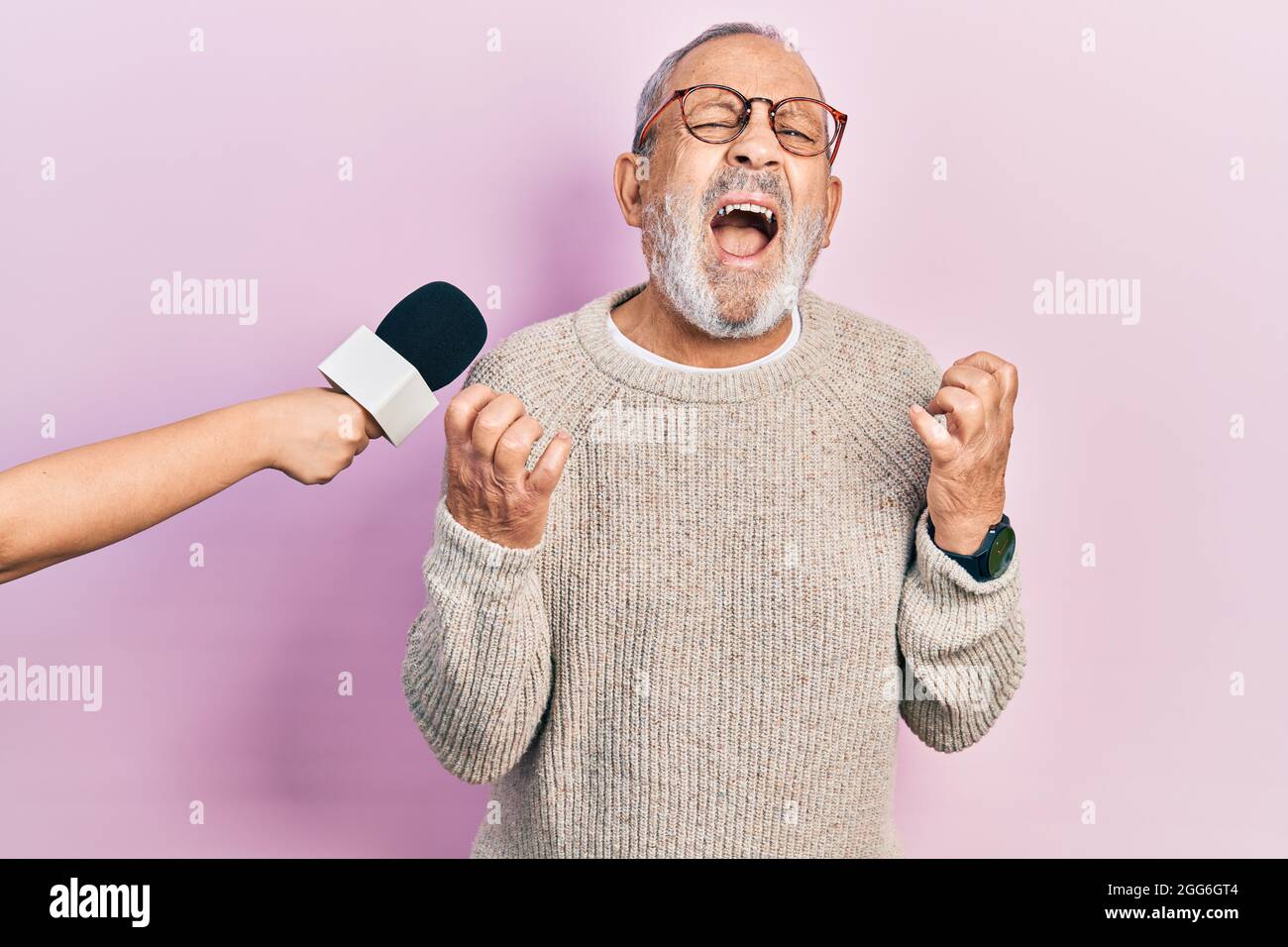 Angry scream at reporter hi-res stock photography and images - Alamy
