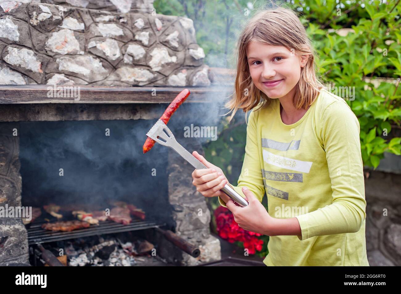 Bbq party children hi-res stock photography and images - Alamy