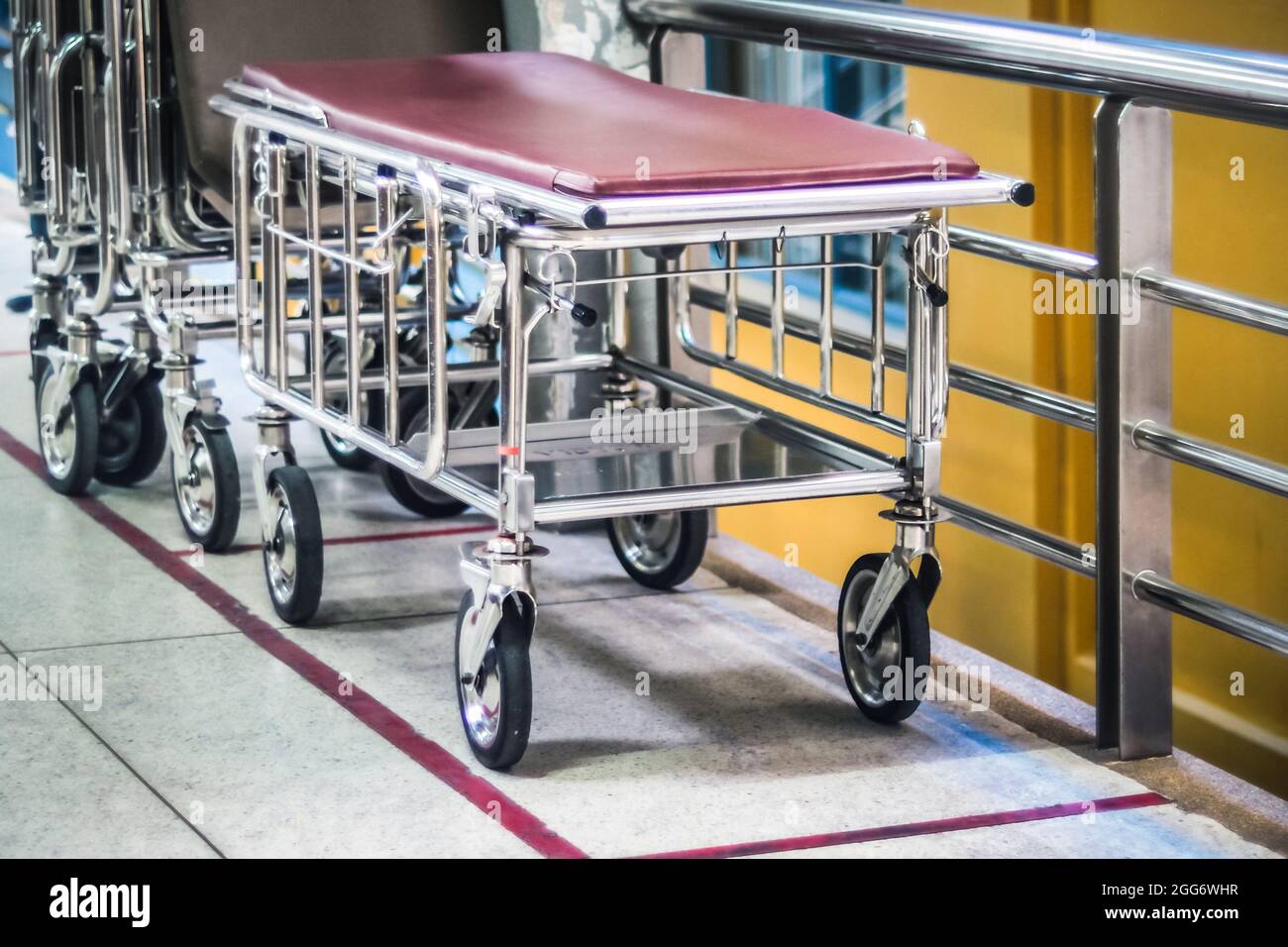 Stretcher bed. multi functional aluminium or stainless ambulance ...