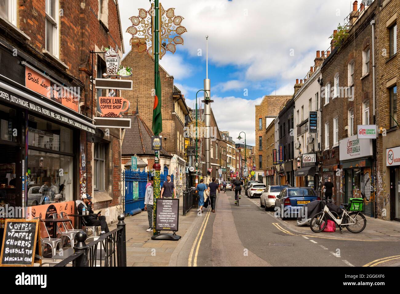 LONDON ARTISTIC AND CULTURAL AREA AROUND BRICK LANE WITH CREATIVE ...