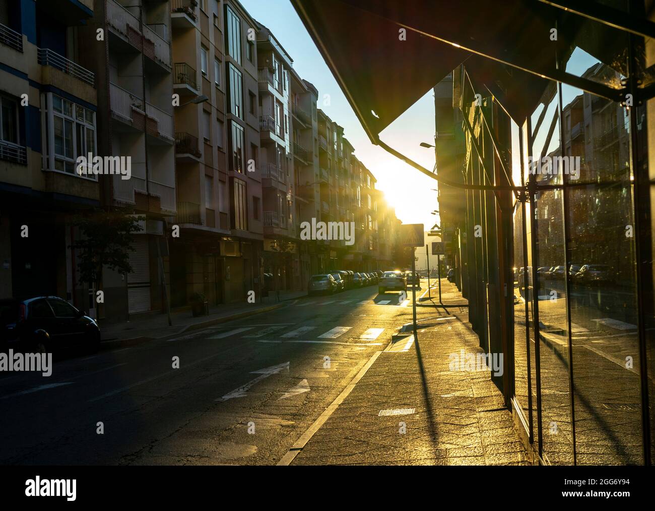 sunset sun on a street with cars Stock Photo - Alamy