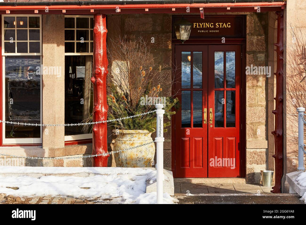 Braemar restaurant hi-res stock photography and images - Alamy