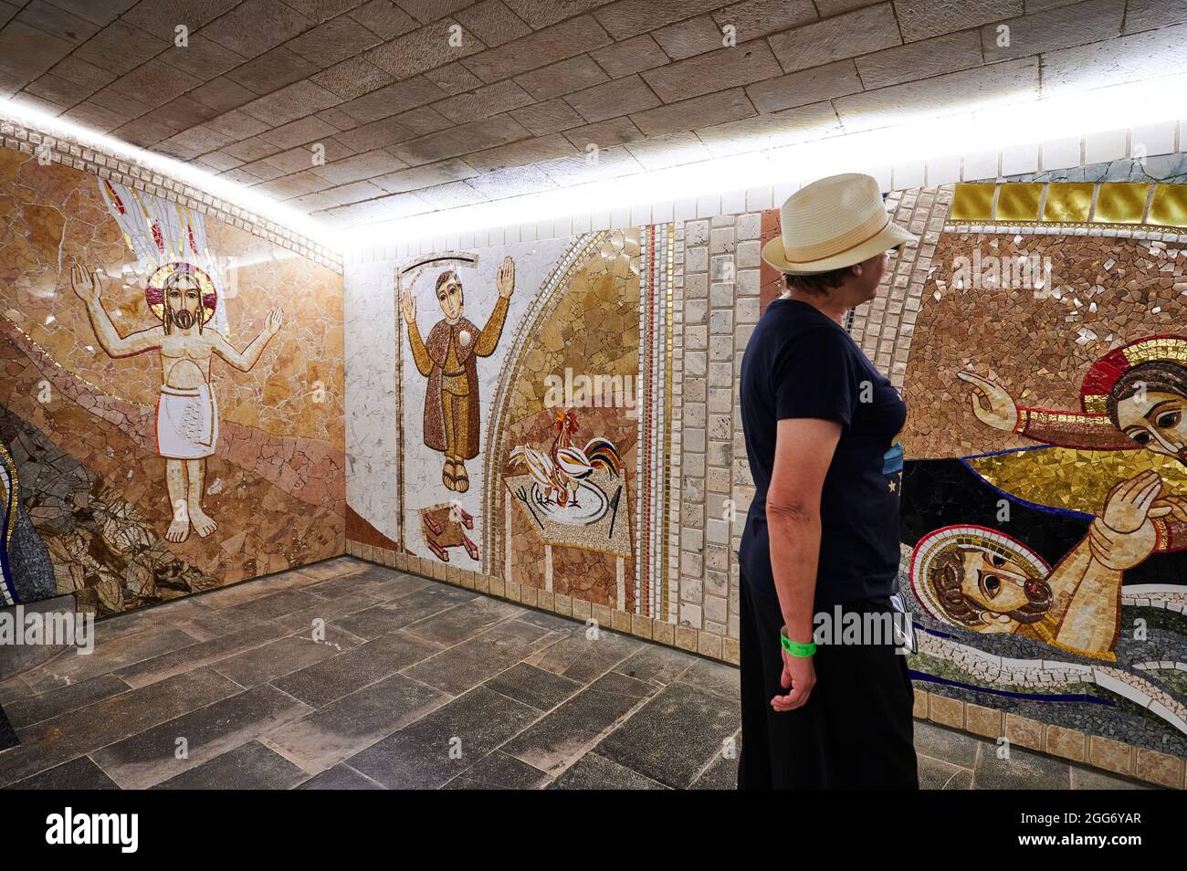 Tomb crypt hi-res stock photography and images - Alamy