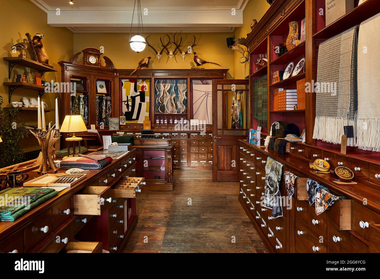 Hotel gift shop interior hi-res stock photography and images - Alamy