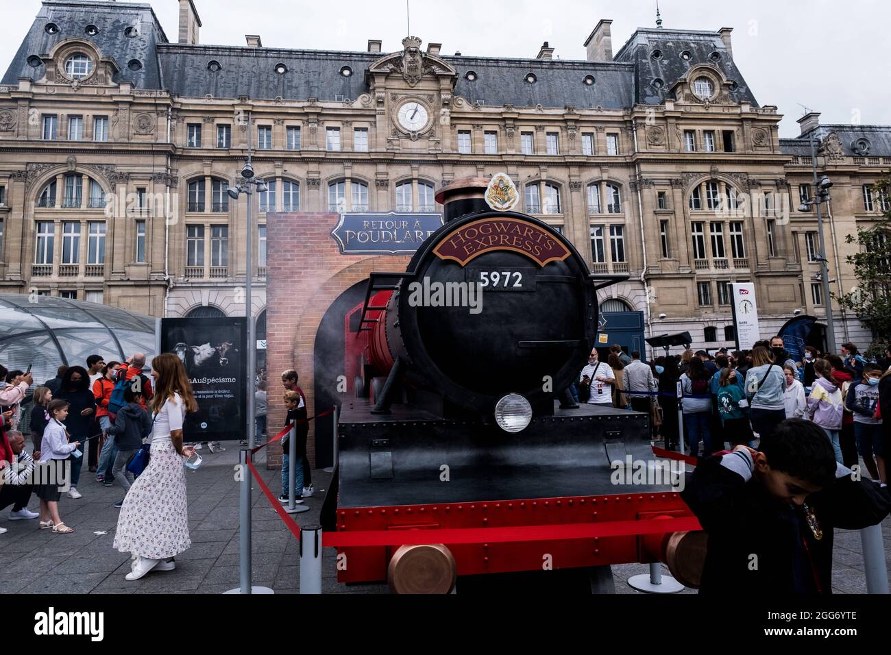A life-size replica of the famous locomotive from the Harry Potter saga ...